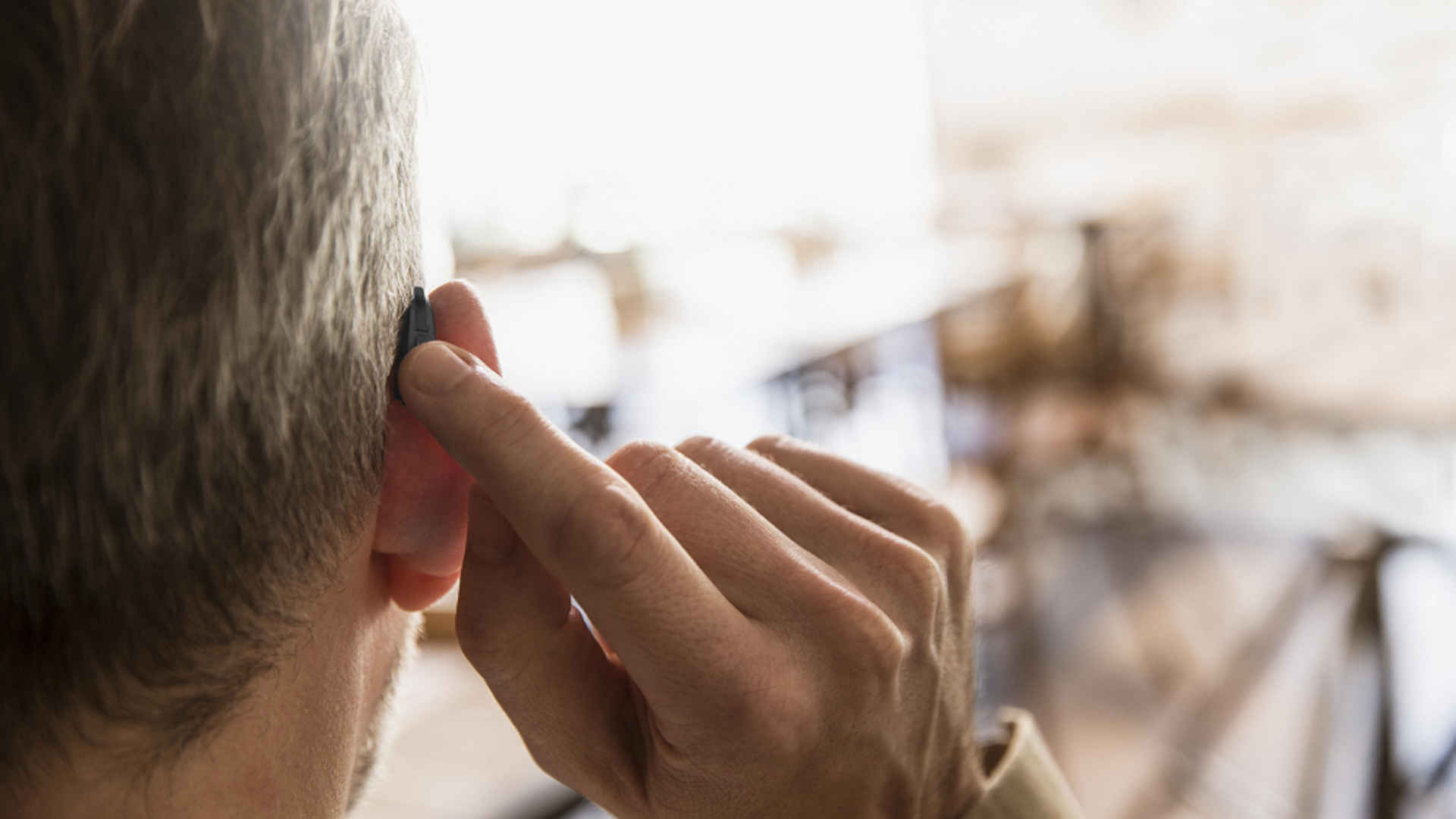 How do I adjust my hearing aid volume | Widex